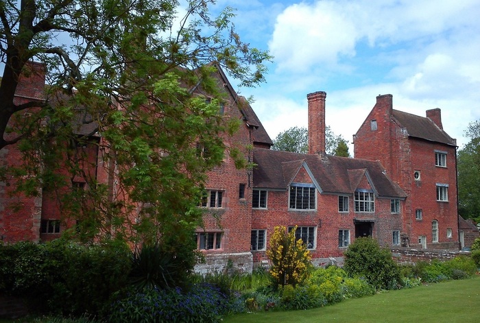 Harvington Hall | FOSTER History & Collective Memory